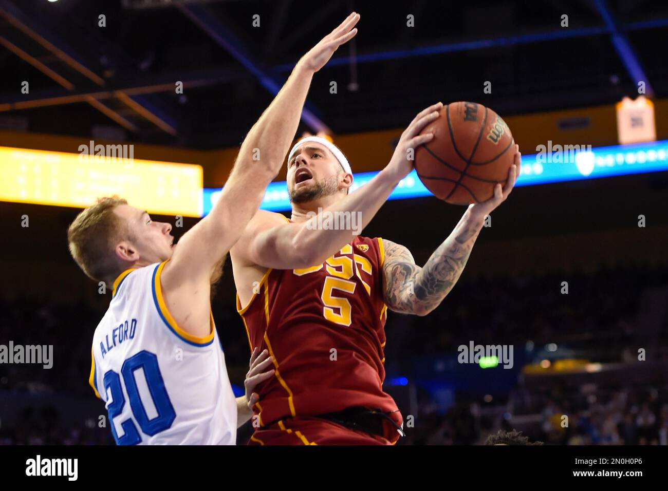 Southern California guard Katin Reinhardt (5) drives on UCLA guard ...