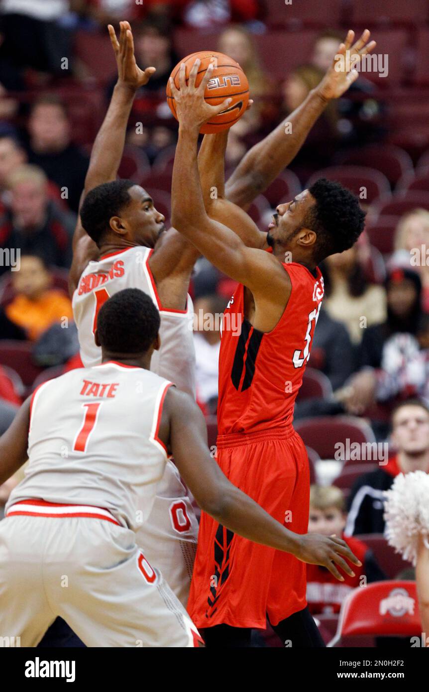 Rutgers' Omari Grier shoots against Ohio State's Jae'Sean Tate, front ...