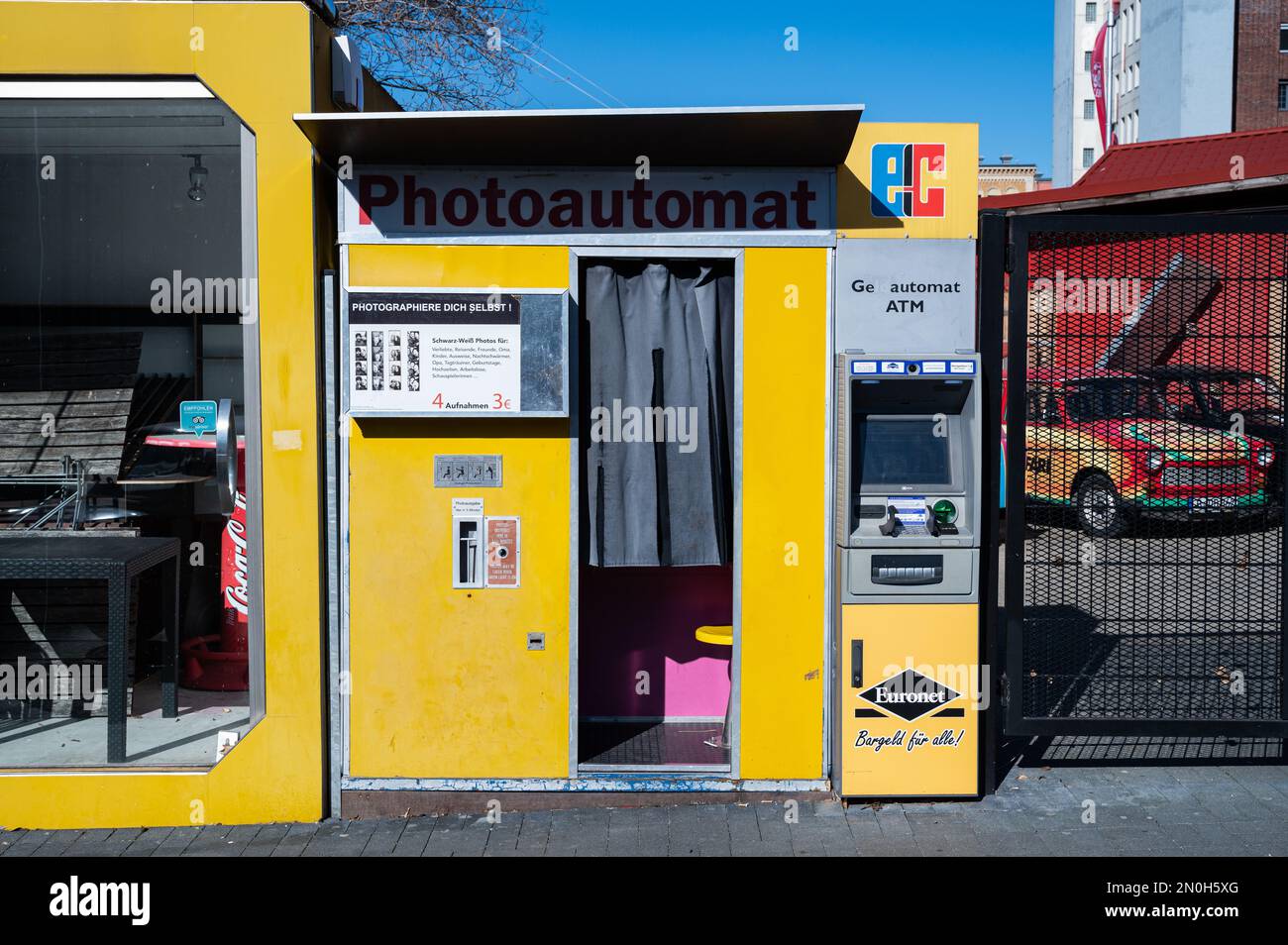 Passport photo booth hi-res stock photography and images - Alamy