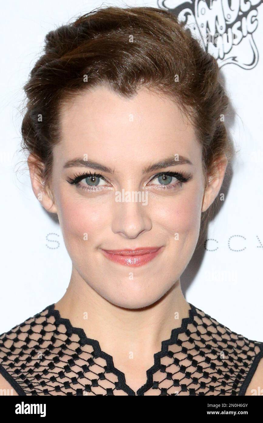 Riley Keough arrives at the Stella McCartney Autumn 2016 Presentation ...