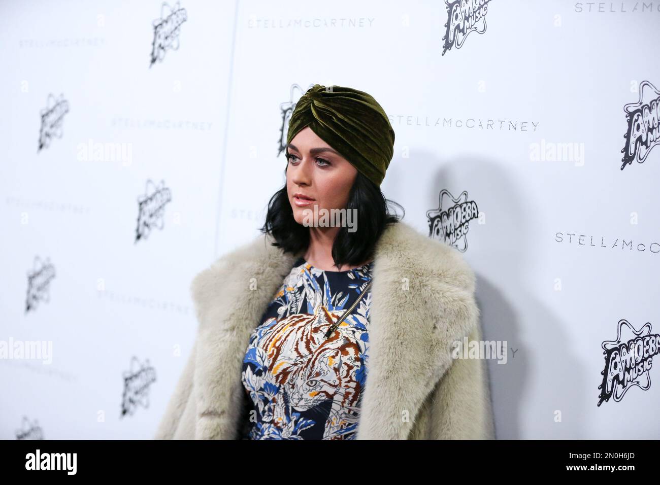 Katy Perry arrives at the Stella McCartney Autumn 2016 Presentation at ...