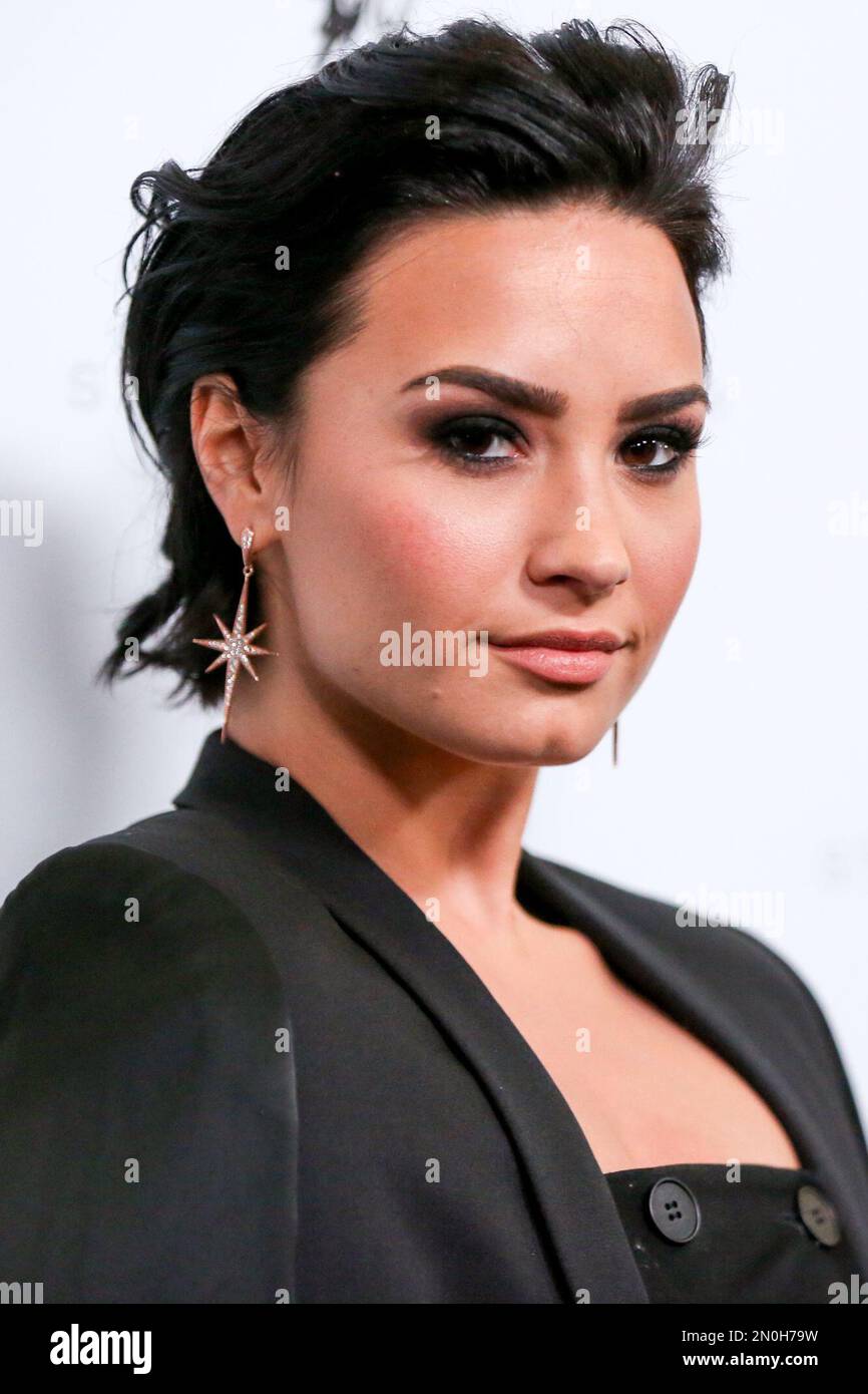 Demi Lovato arrives at the Stella McCartney Autumn 2016 Presentation at ...