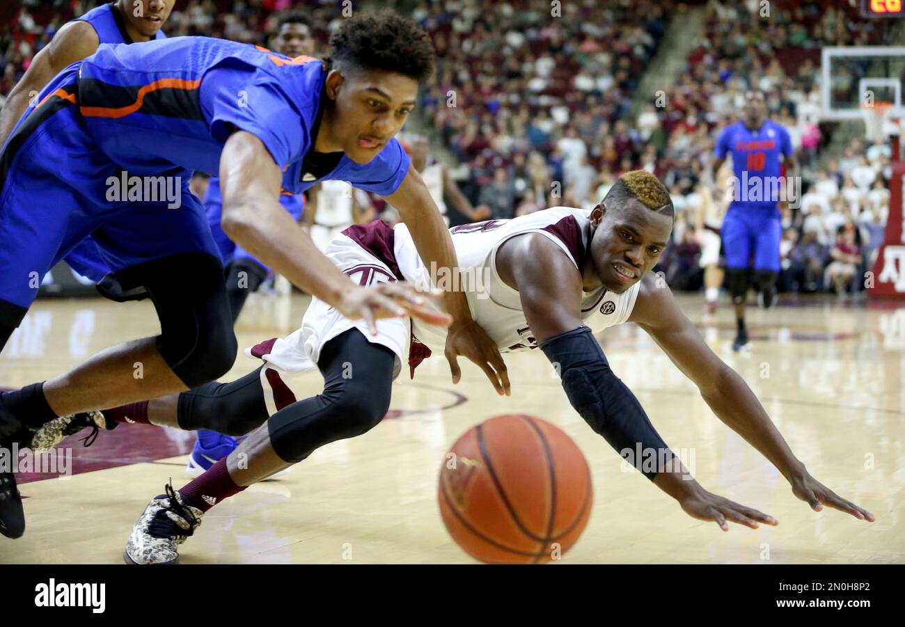Texas A&M's Danuel House (23) and Florida's Devin Robinson (3) dive for ...