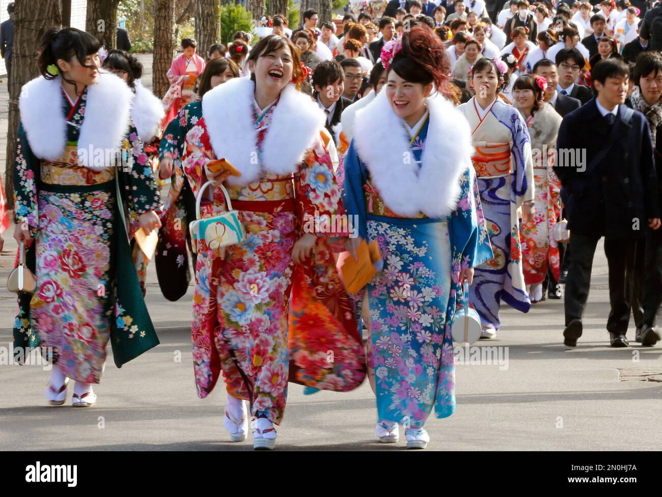 Dressed in Japanese kimonos, a group of Japanese youths who will turn ...