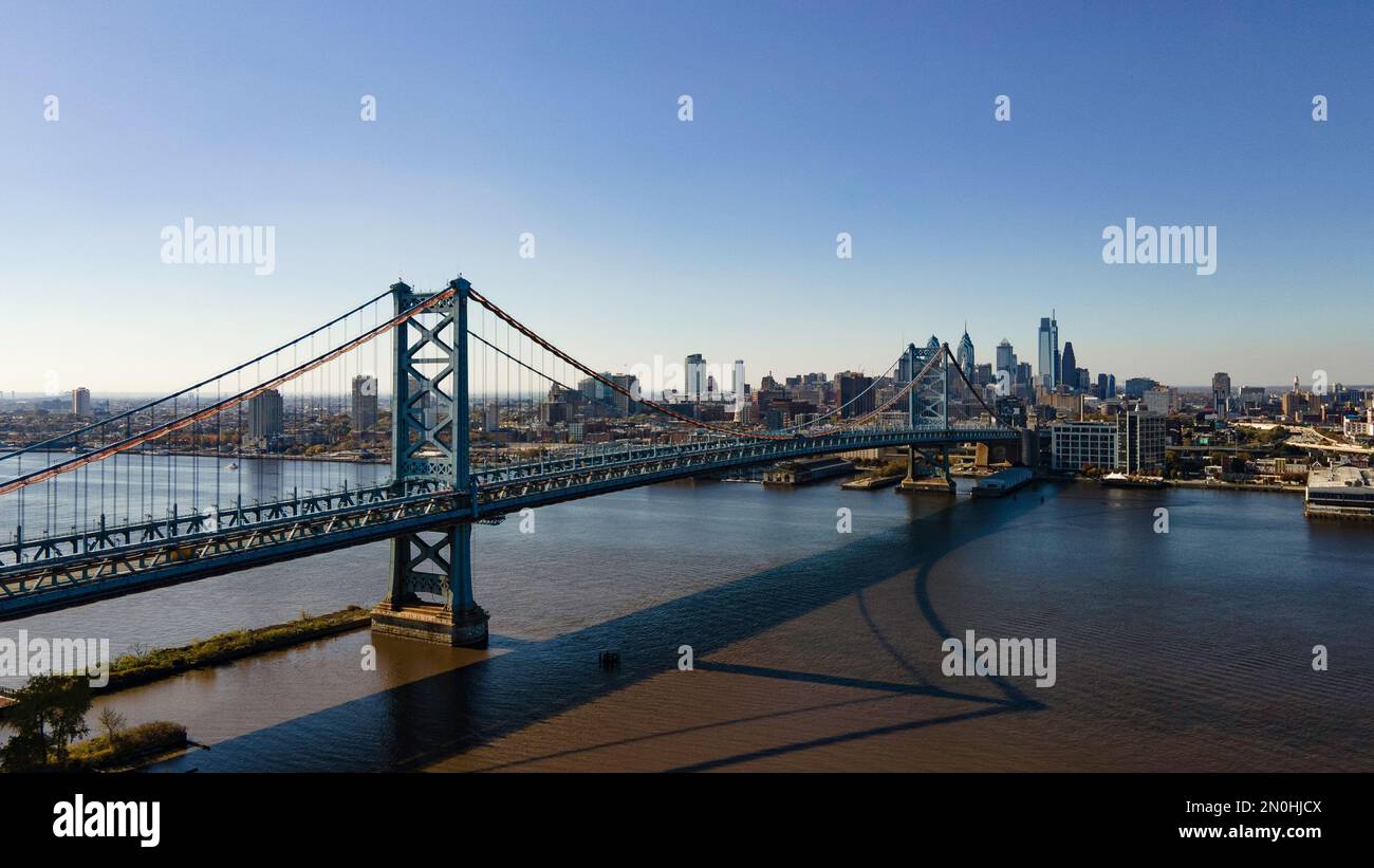 A distant view of the Benjamin Franklin Bridge over the Delaware river ...