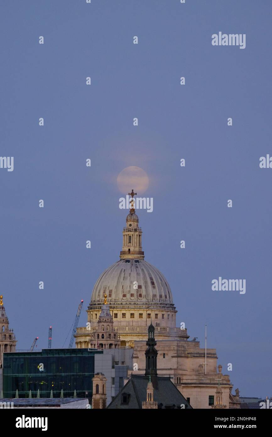 London, UK. 5th February, 2023. The full Snow Moon rises behind St Paul ...