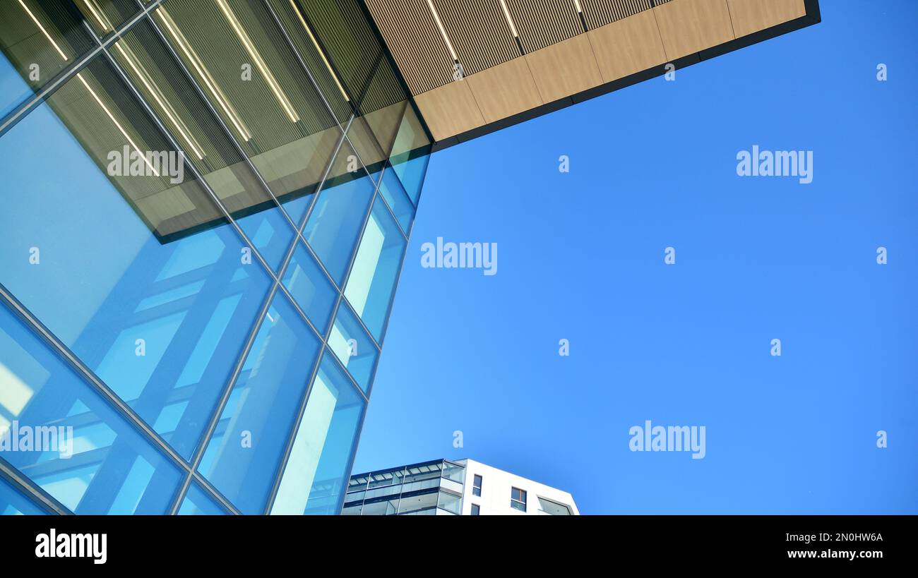 Office building, details of blue glass wall and sun reflections Stock ...