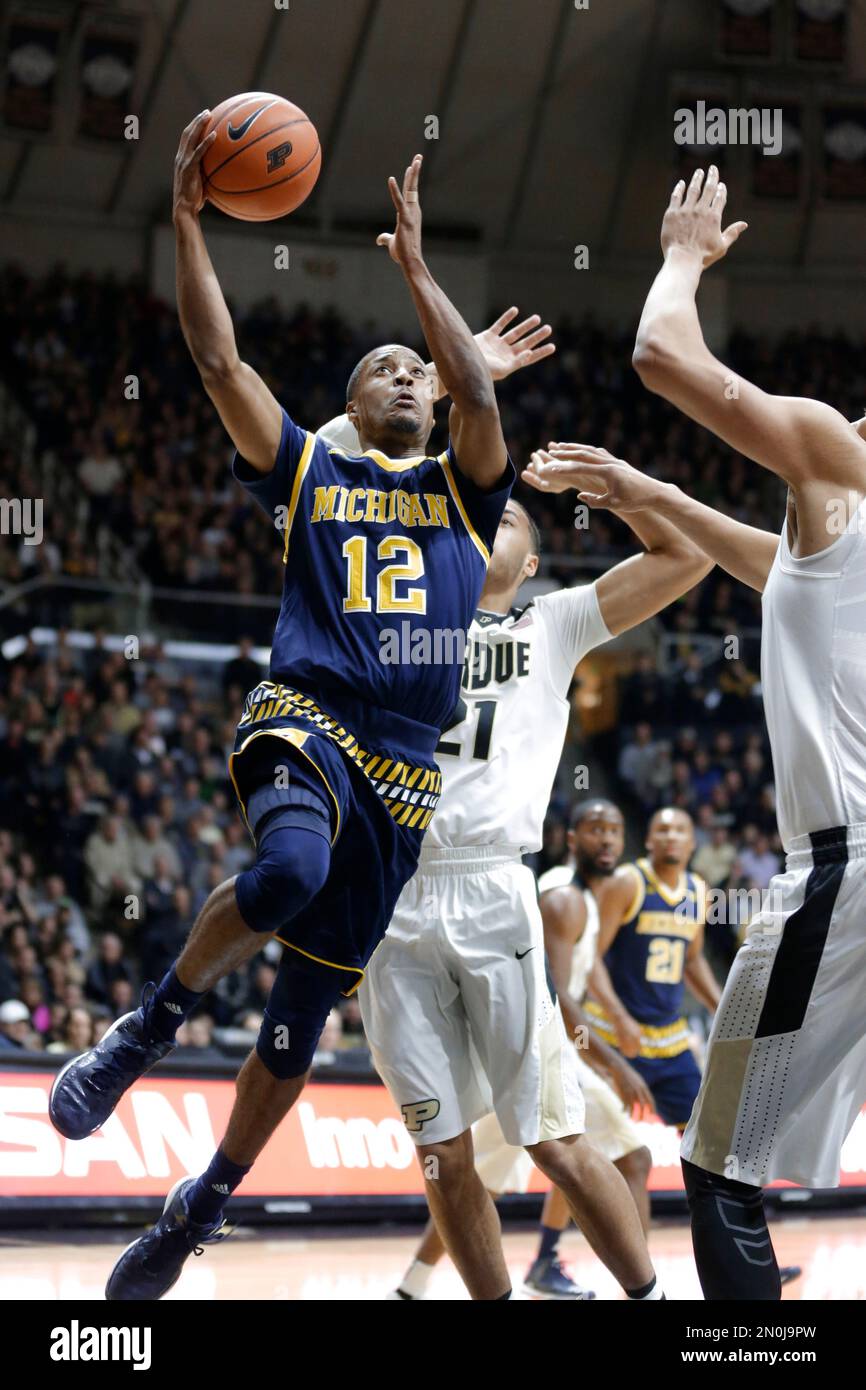 Michigan guard Muhammad-Ali Abdur-Rahkman (12) shoots in front of ...