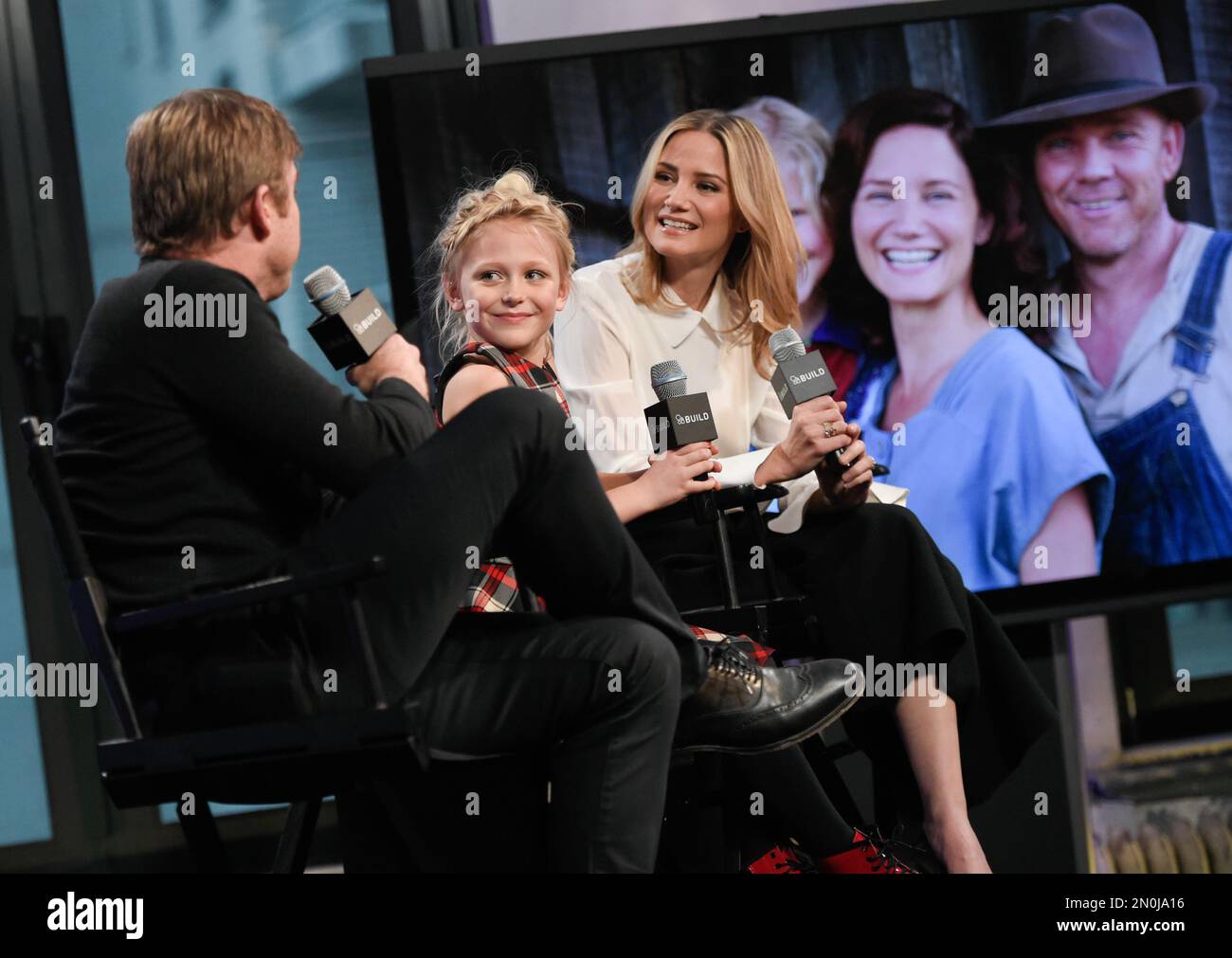 Actors Ricky Schroder, Alyvia Alyn Lind, center, and Jennifer Nettles ...