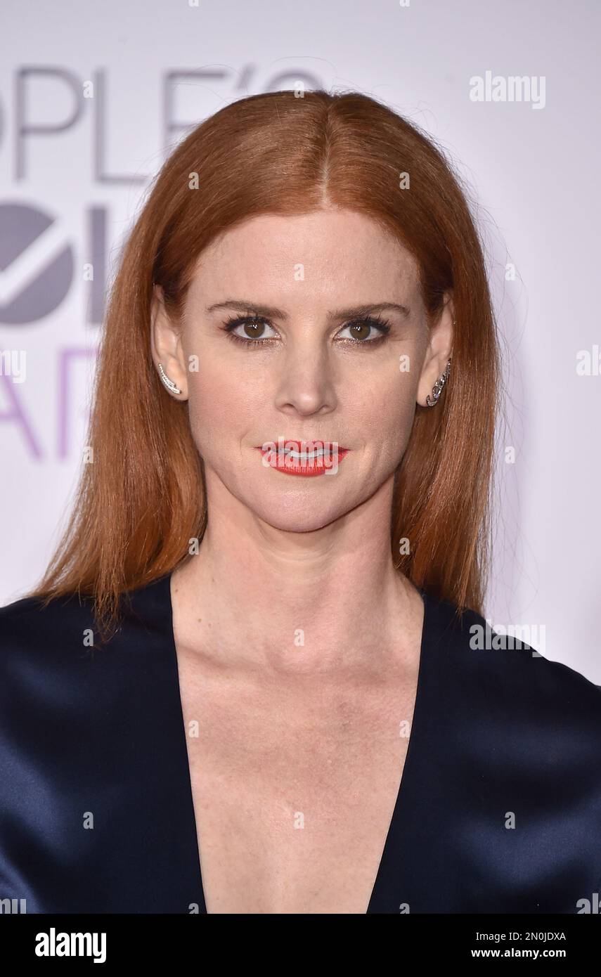 Sarah Rafferty arrives at the People's Choice Awards at the Microsoft ...