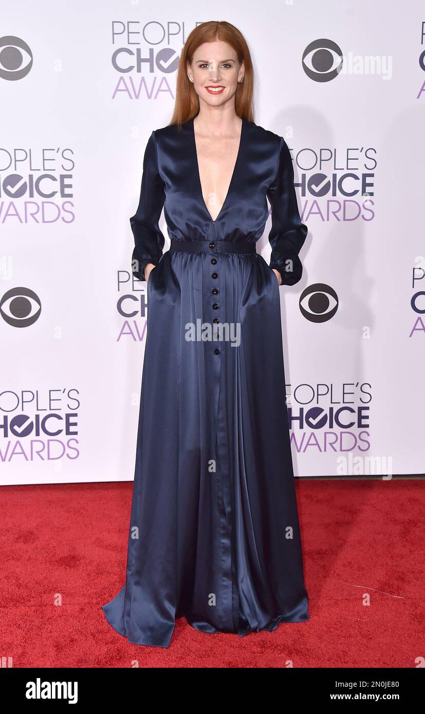 Sarah Rafferty arrives at the People's Choice Awards at the Microsoft ...