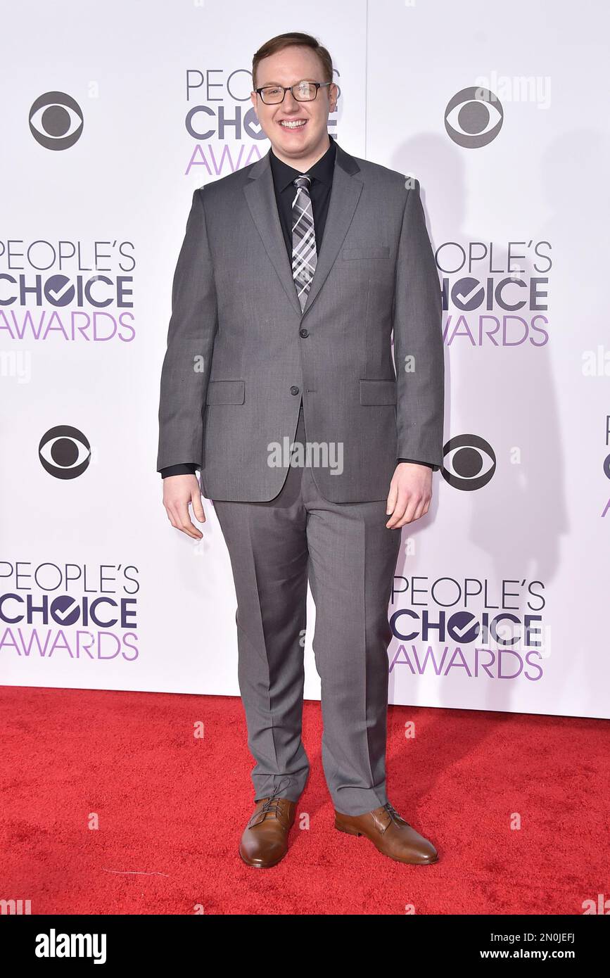 Matt Bellassai arrives at the People's Choice Awards at the Microsoft ...