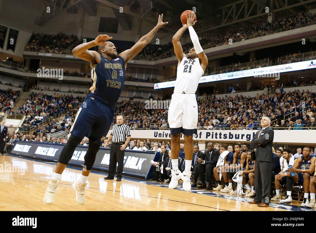 Pittsburgh's Sheldon Jeter (21) shoots over Georgia Tech's Charles ...