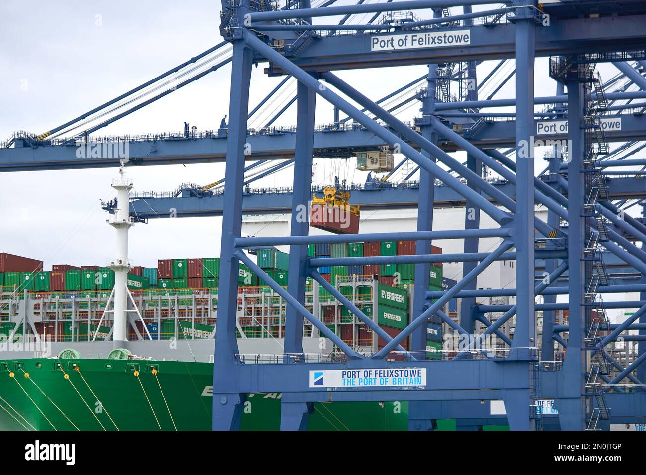 Dock cranes at Felixtoswe docks, Suffolk, UK Stock Photo - Alamy