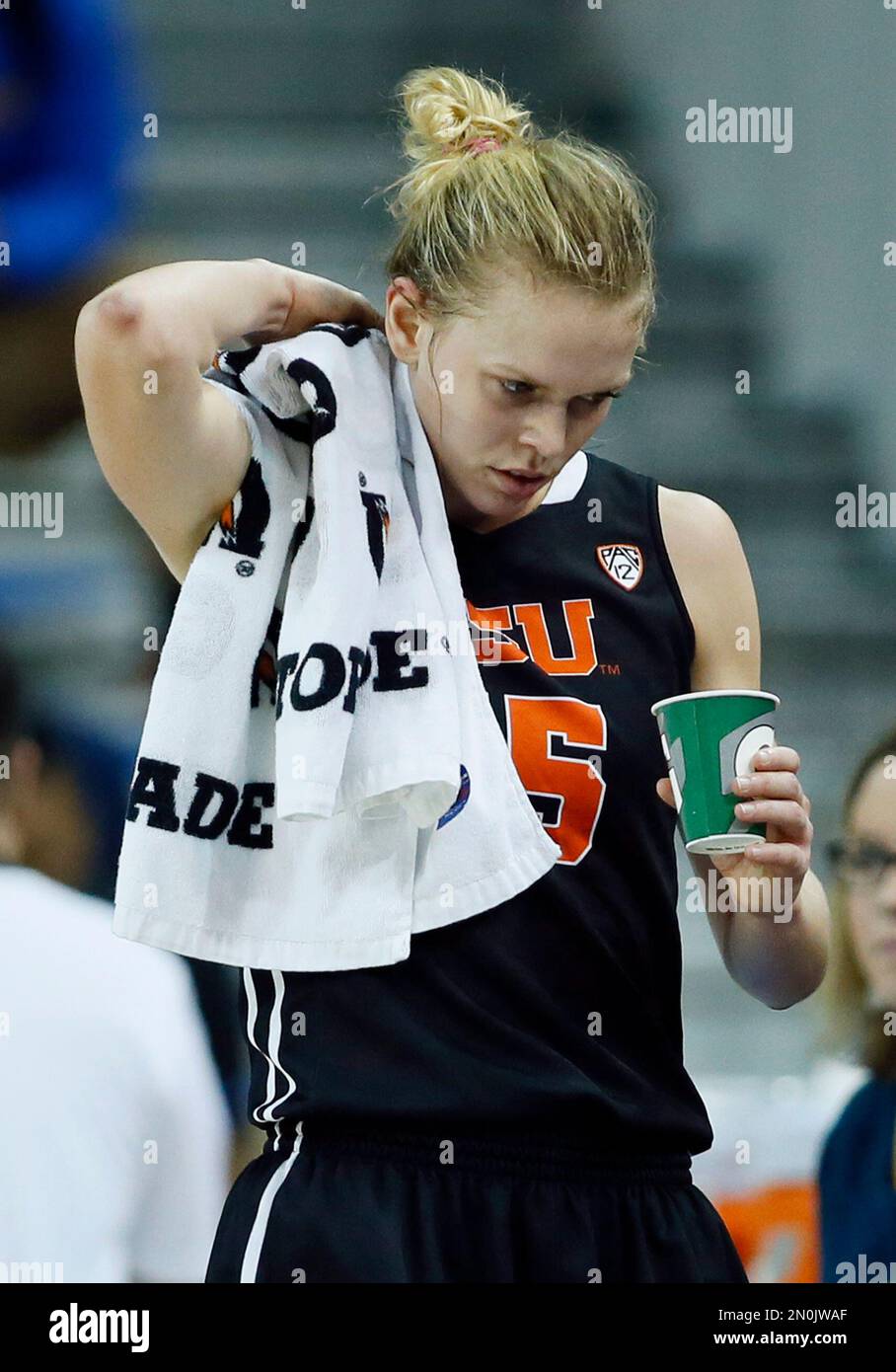 Oregon State guard Jamie Weisner comes out of the game late in the ...