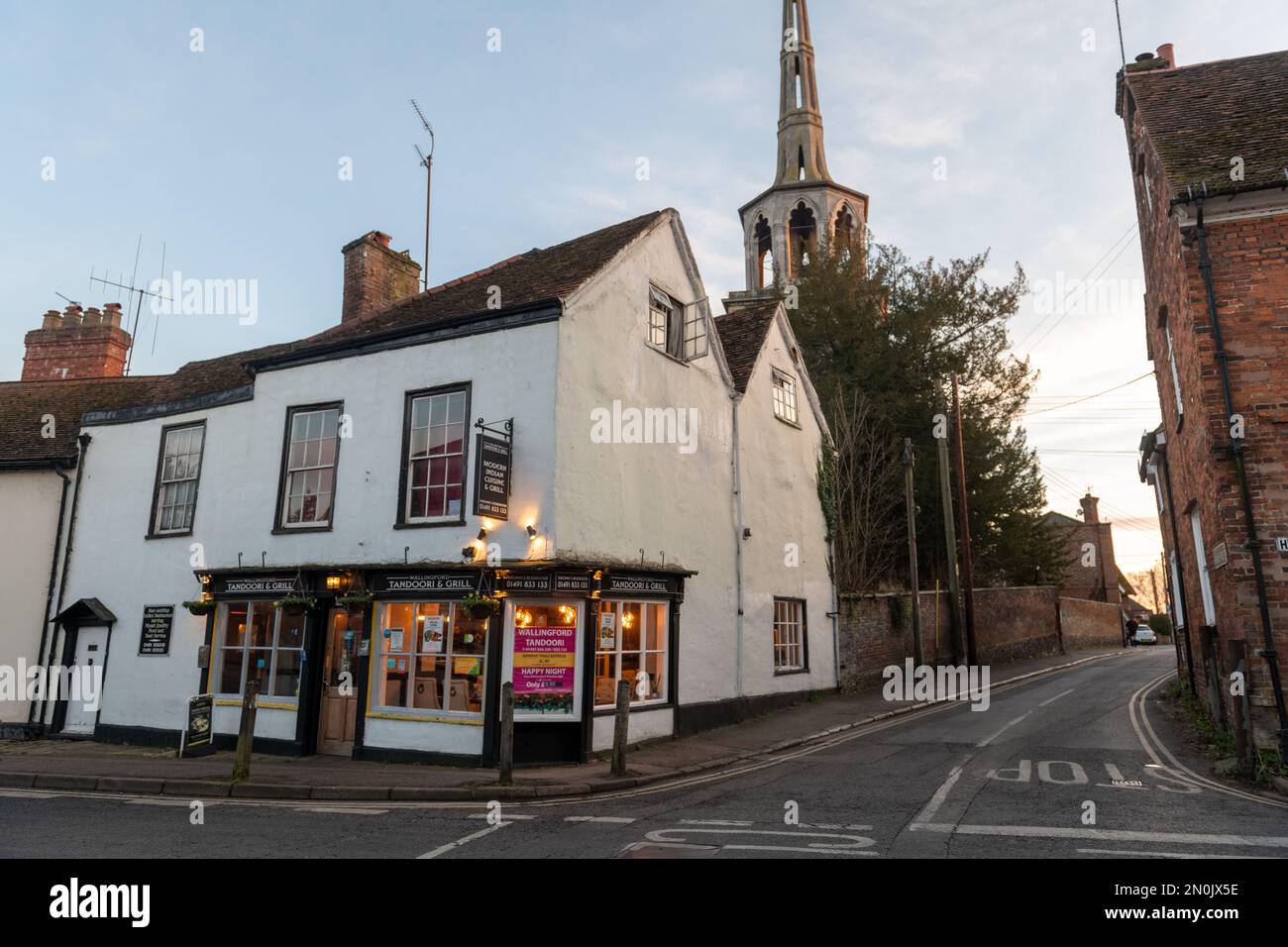 The high street in Wallingford, Oxfordshire, with St Peter's Church in ...