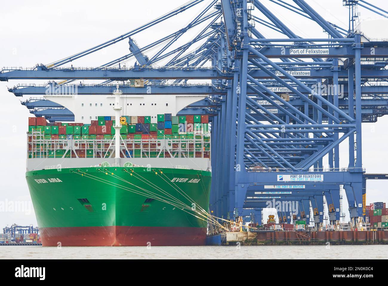 Large container ship being loaded in Felixstowe docks Stock Photo - Alamy