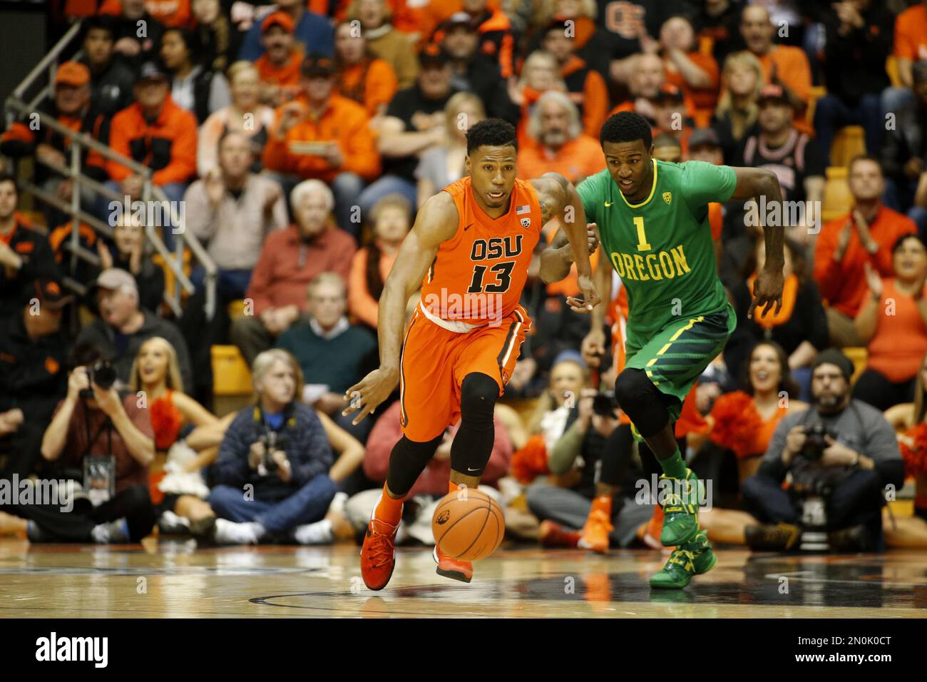 Oregon State's Langston Morris-Walker (13) and Oregon's Jordan Bell (1 ...