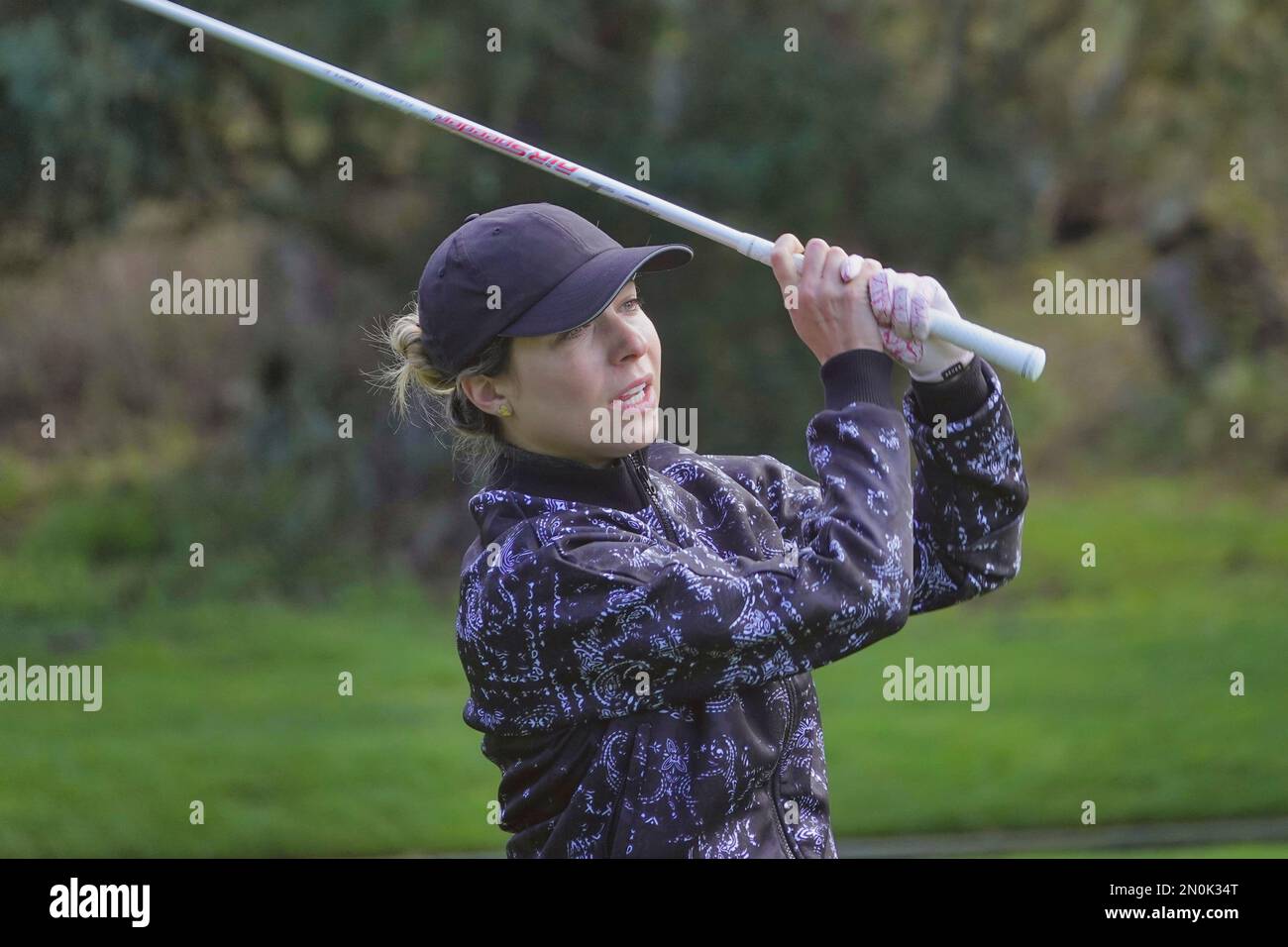 Tv presenter beach hi-res stock photography and images - Alamy