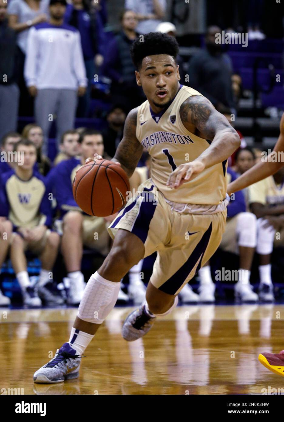 Washington's David Crisp in action against Southern California in an ...