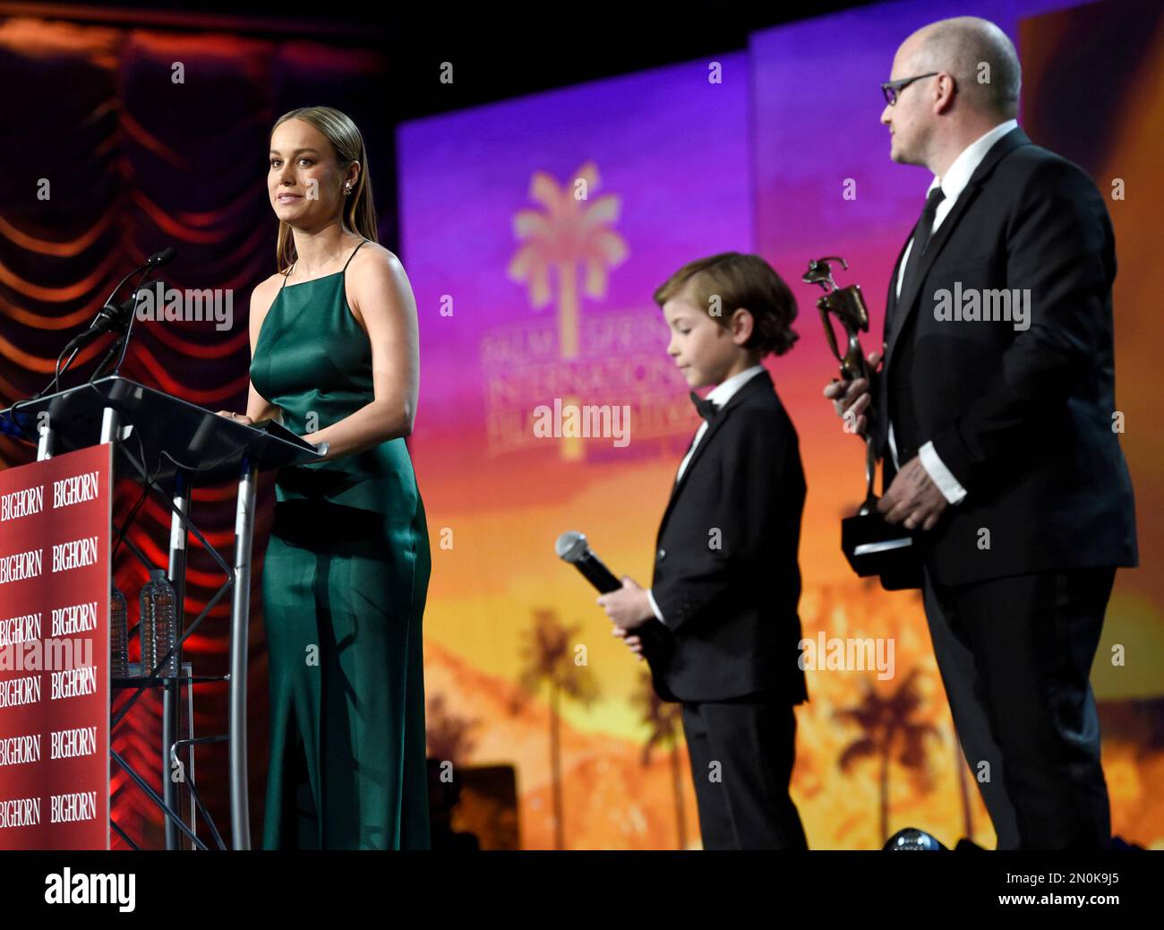 Brie Larson accepts the breakthrough performance award for “Room” at ...