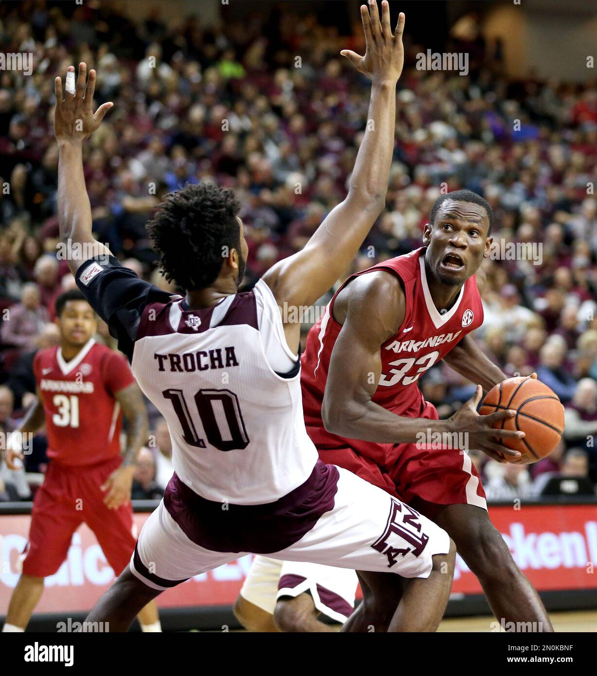Arkansas' Moses Kingsley (33) drives the lane for a basket against ...