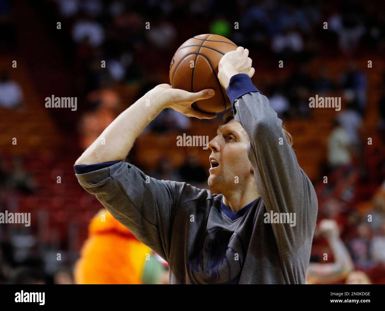 Dallas Mavericks forward Dirk Nowitzki (41) shoots during warmups ...