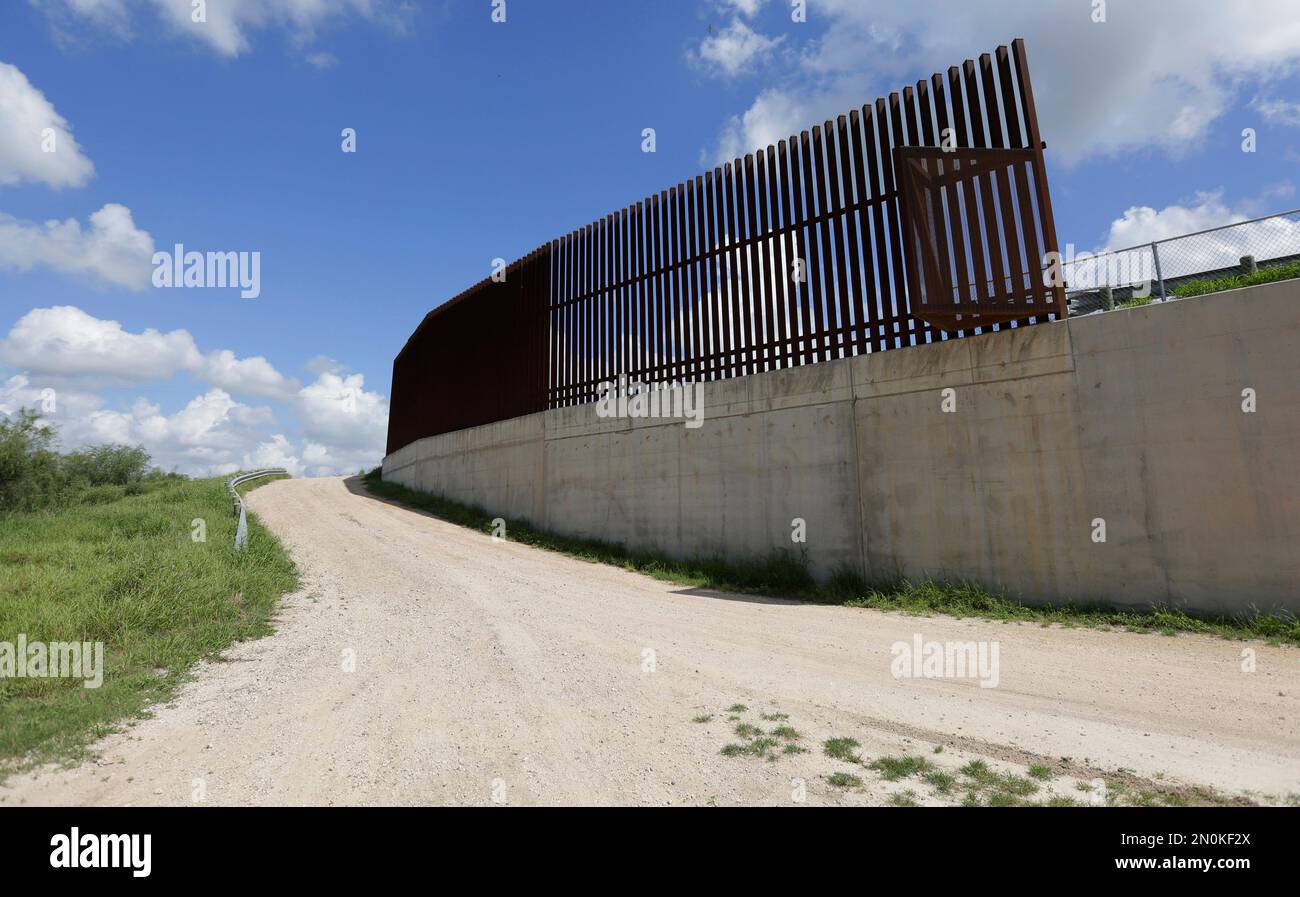 In this Sept. 15, 2015, a section of borer fence is seen Tuesday, in ...