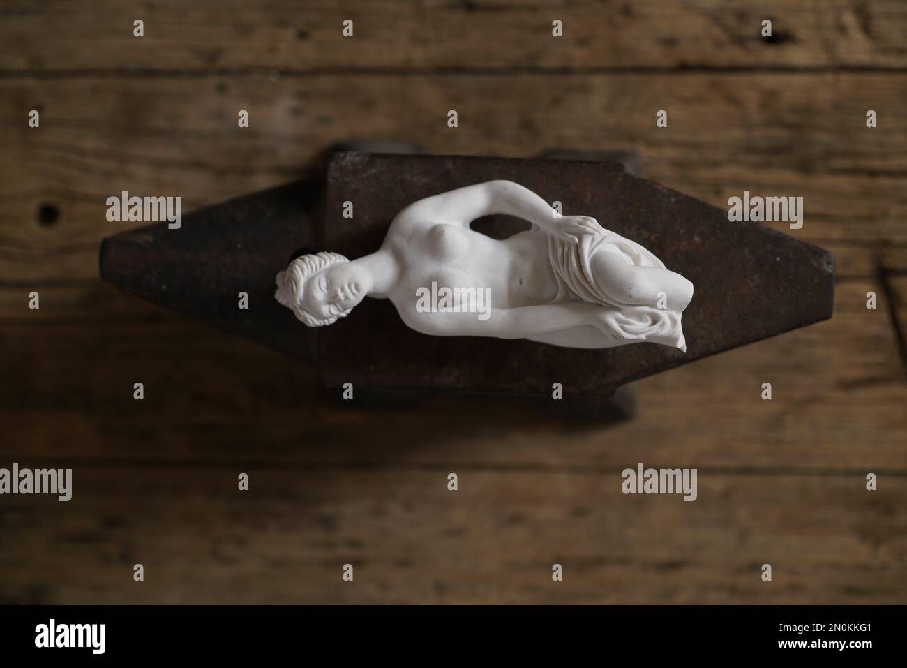 Broken statue of woman representing concept of violence Stock Photo - Alamy