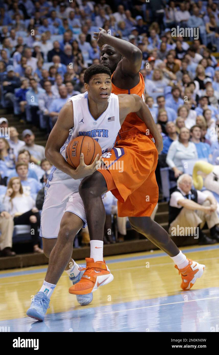 North Carolina's Isaiah Hicks (4) drives to the basket as Clemson's ...
