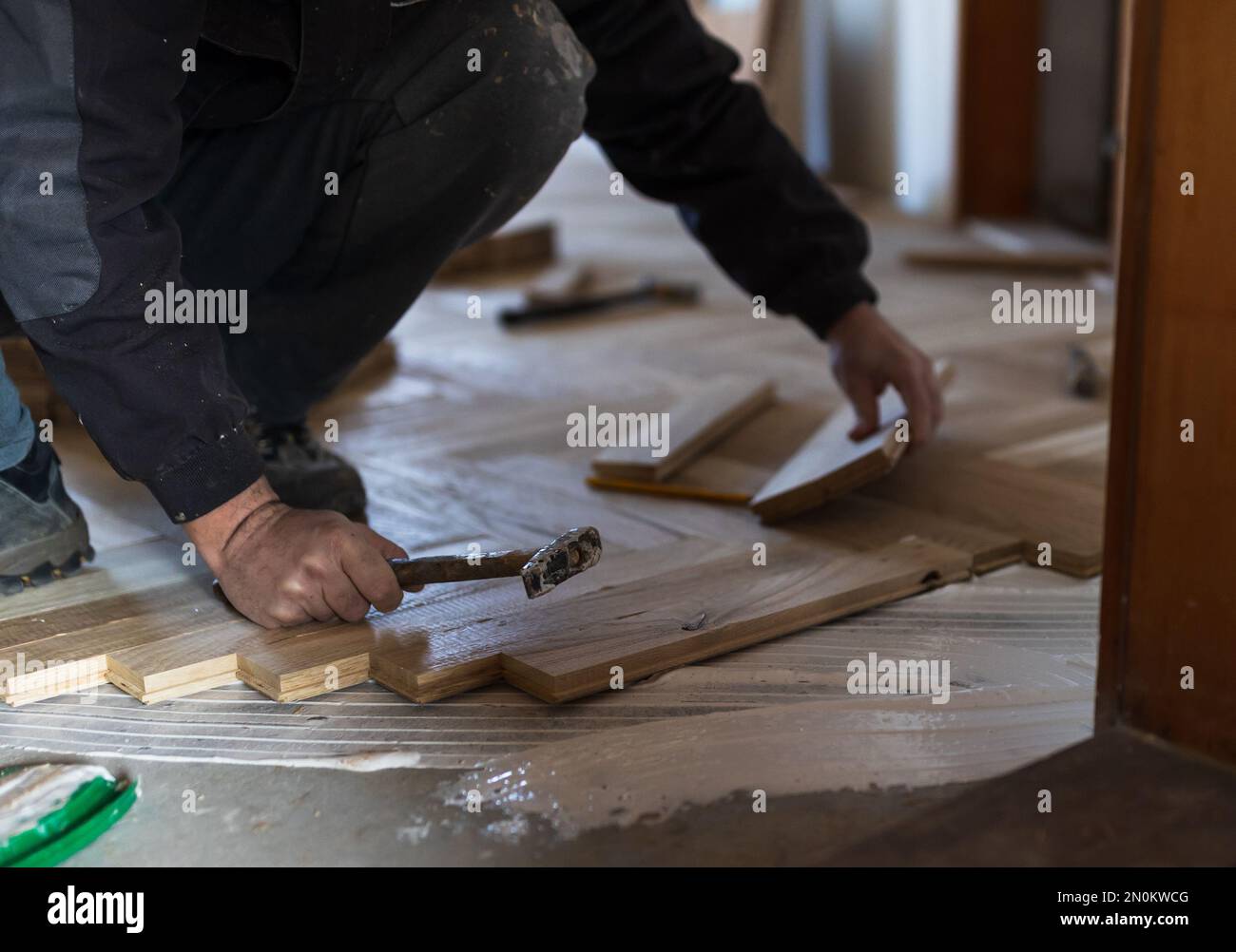 Parquet installation hi-res stock photography and images - Alamy