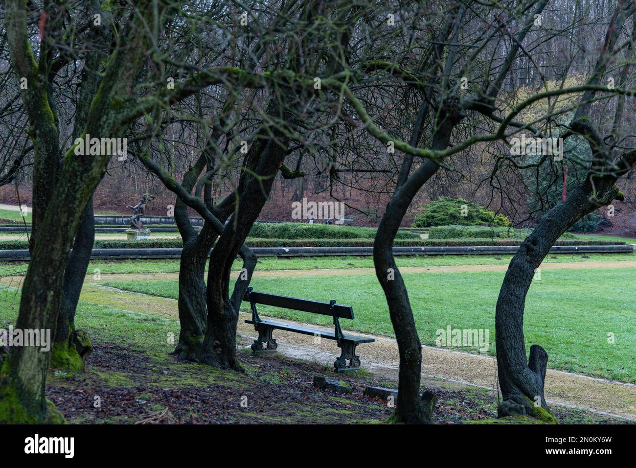 Old park bench autumn hi-res stock photography and images - Alamy