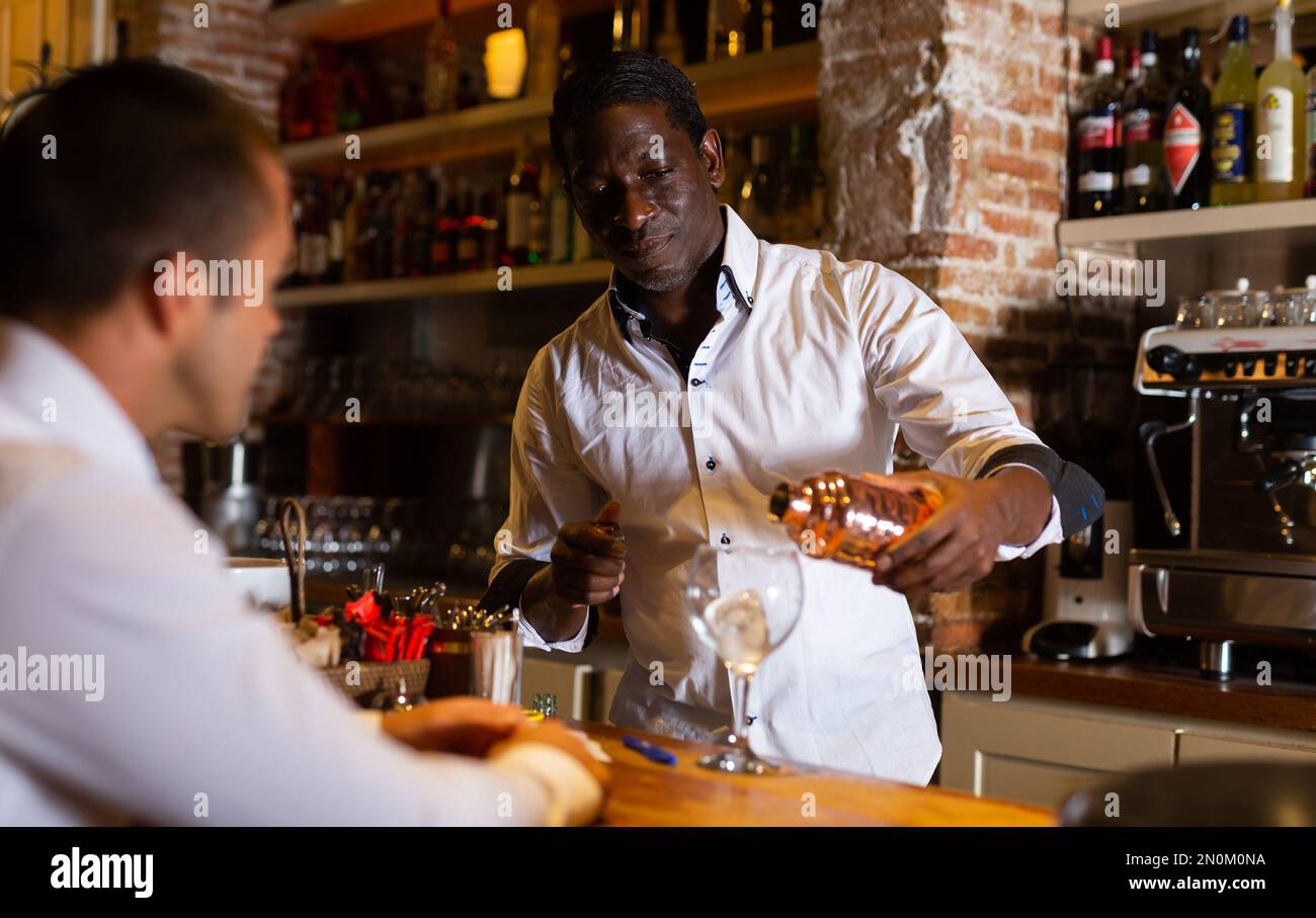Young bartender cocktail shaking drinks hi-res stock photography and ...