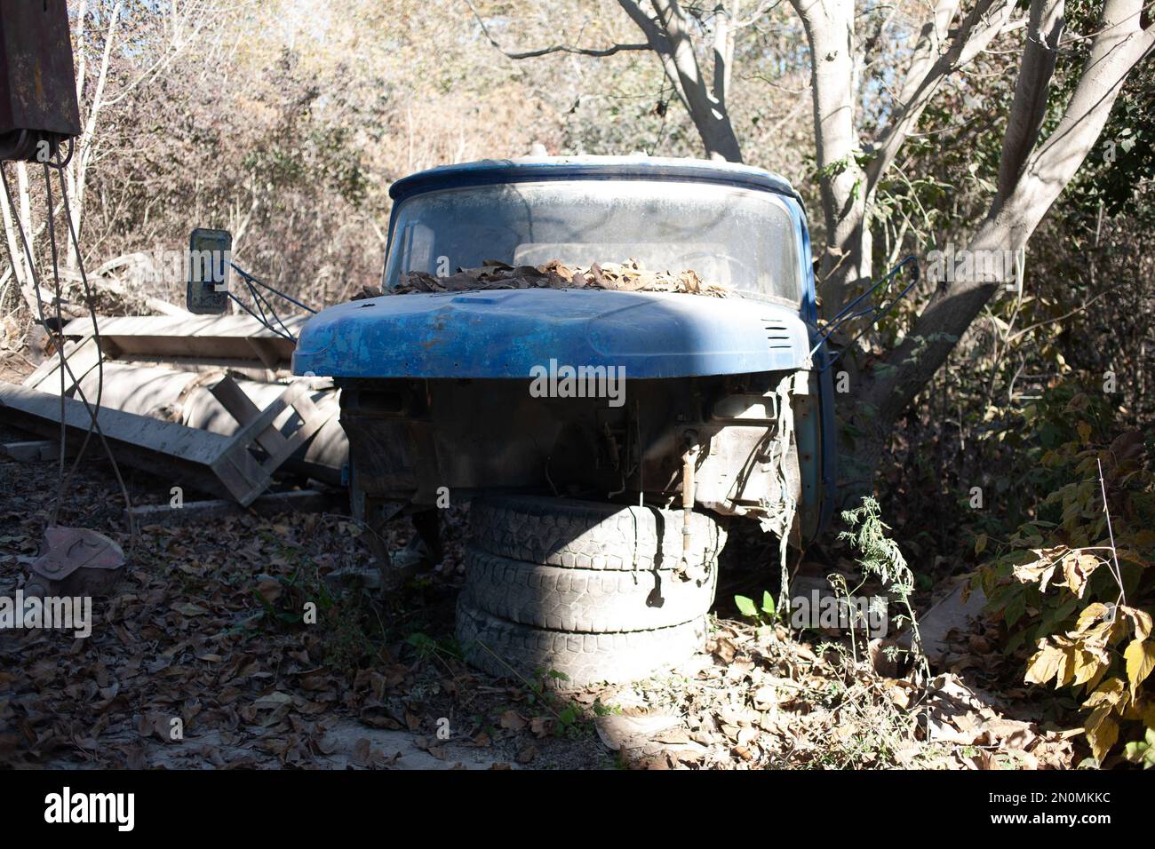 Broken abandoned rusty old vehicle. Retro damaged transportation Stock Photo - Alamy