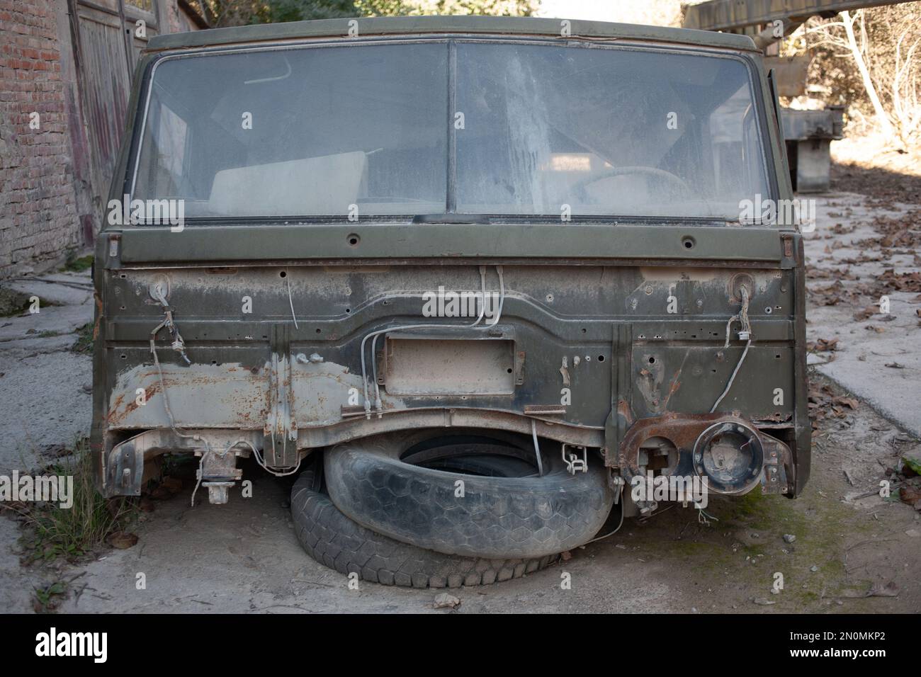 Broken abandoned rusty old vehicle. Retro damaged transportation Stock Photo - Alamy