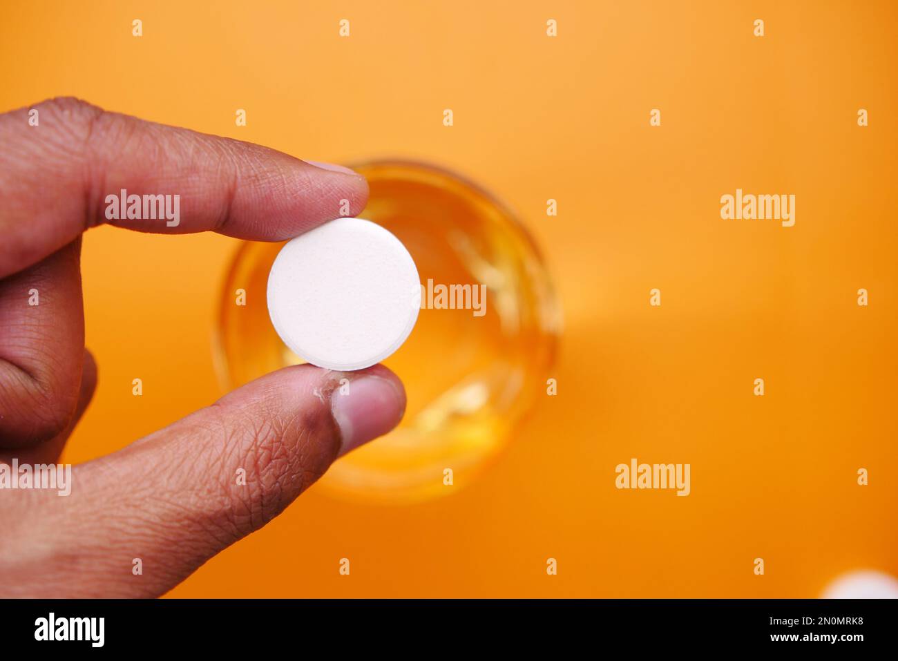 Effervescent soluble tablet pills glass hi-res stock photography and ...