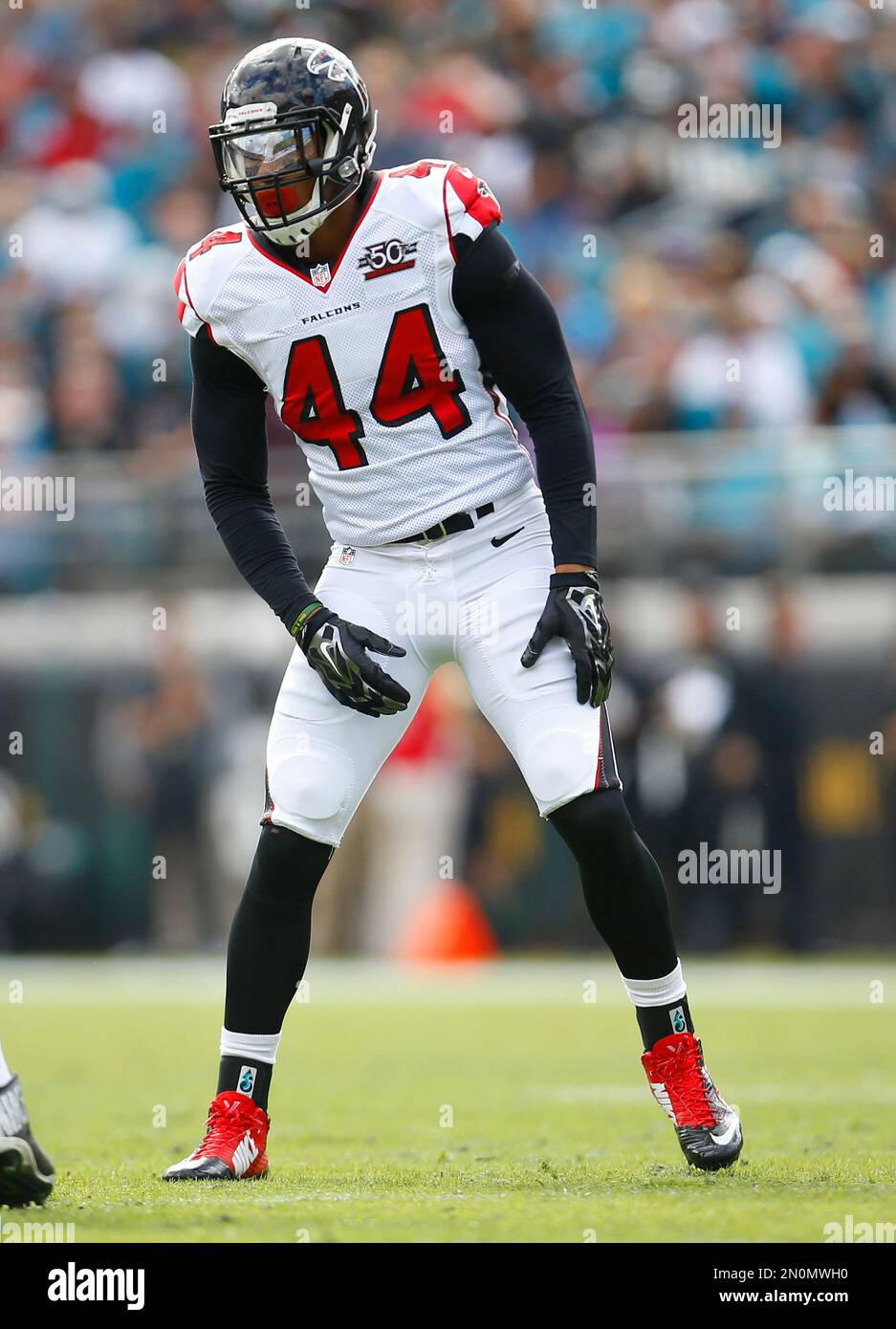 Atlanta Falcons defensive end Vic Beasley (44) lines up against the ...
