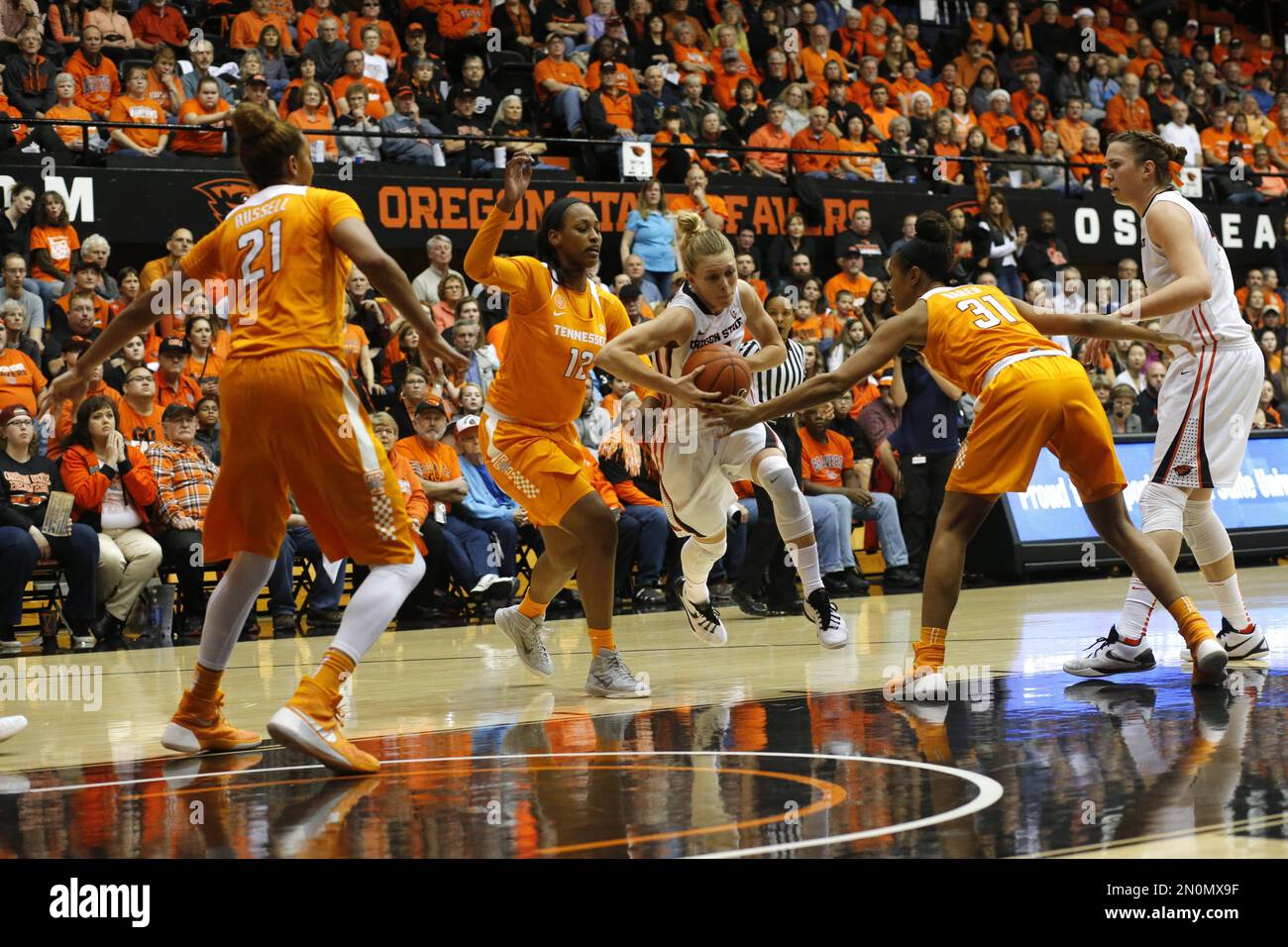 Oregon State's Jamie Weisner, center, and Tennessee's Mercedes Russell ...