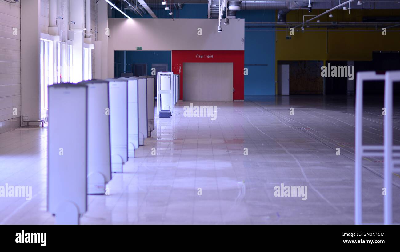 Abandoned supermarket interior hi-res stock photography and images - Alamy