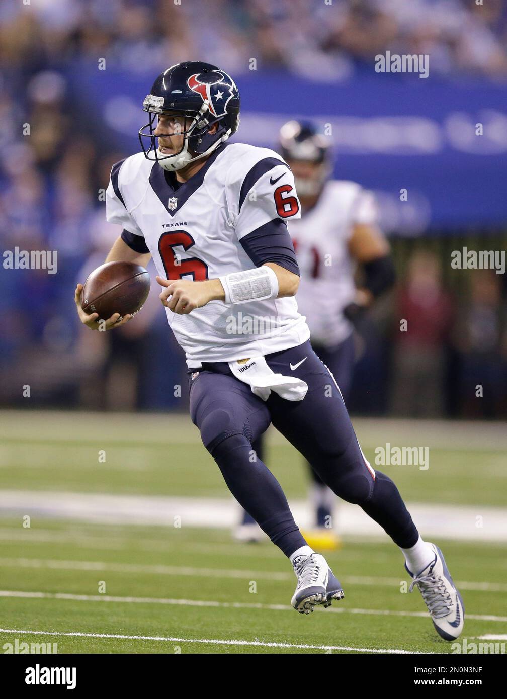 Houston Texans' T.J. Yates (6) runs during the first half of an NFL ...
