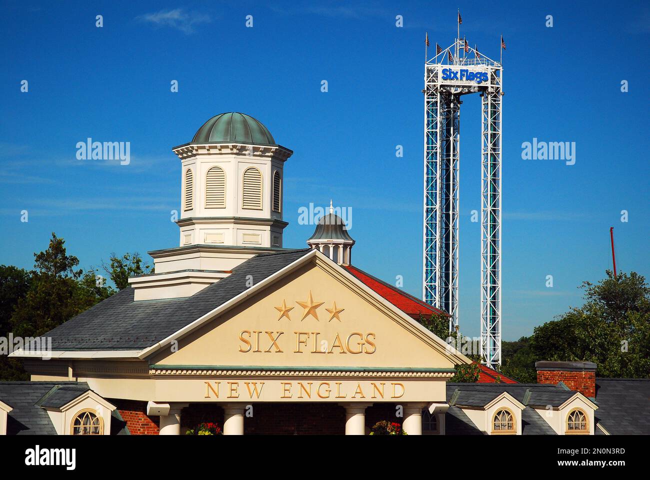 The entrance to the Six Flags Amusement Park in New England, Agawam ...