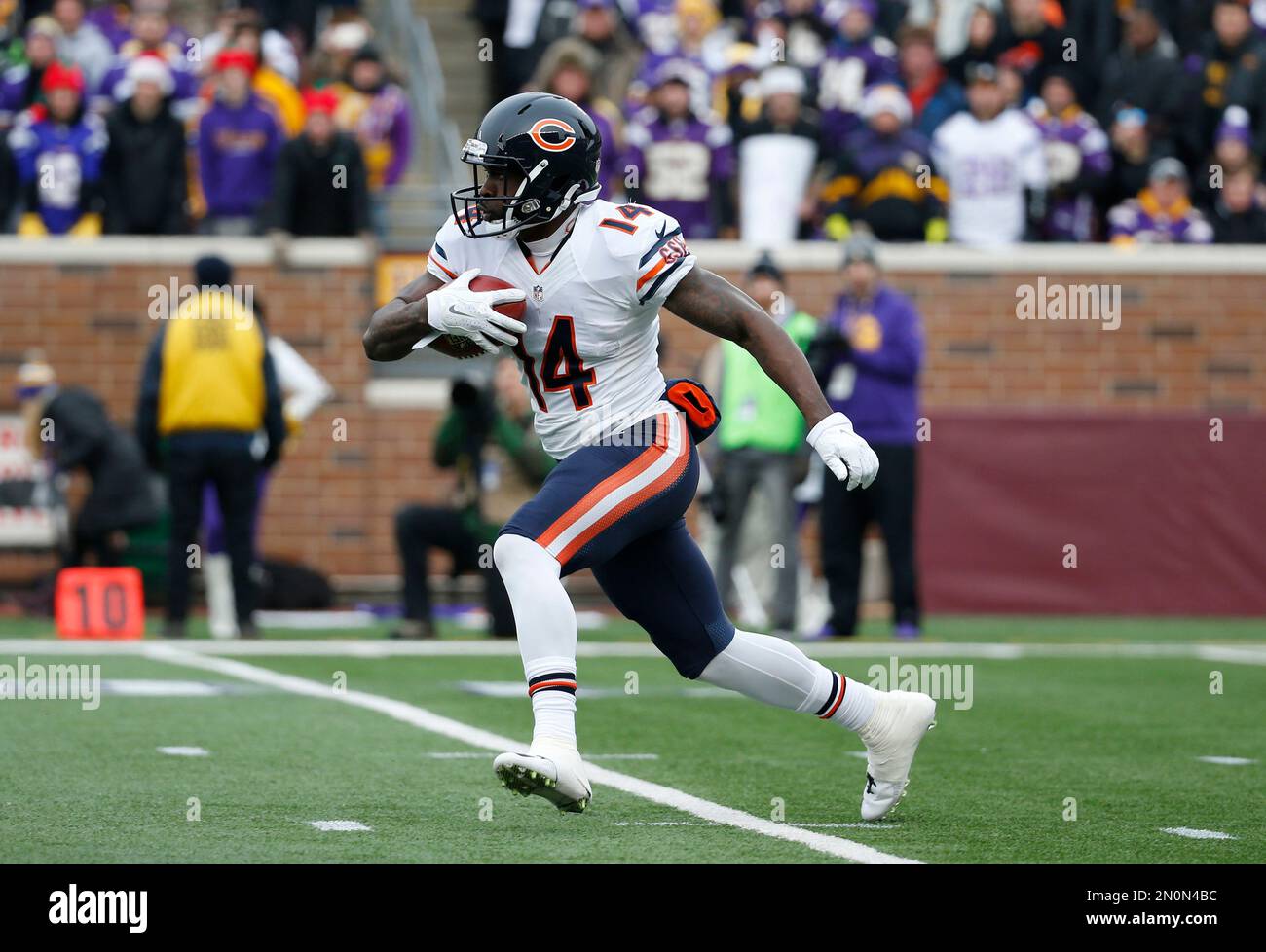 Chicago Bears wide receiver Deonte Thompson (14) runs during the first ...