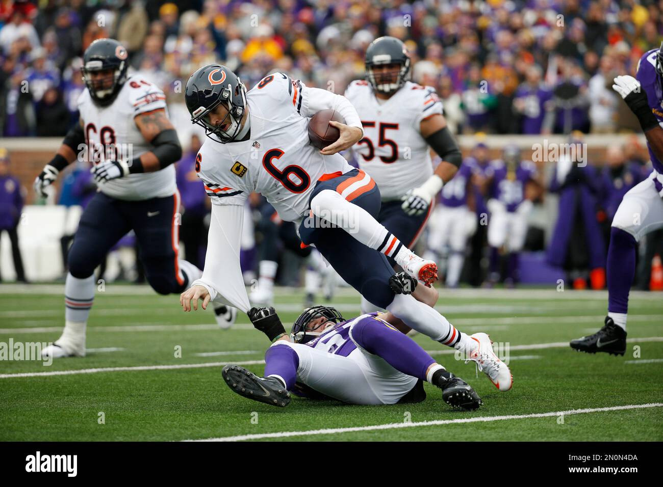 Chicago Bears quarterback Jay Cutler (6) is sacked by Minnesota Vikings ...