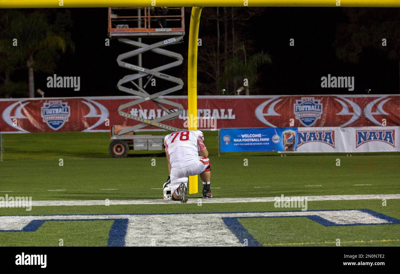 Southern Oregon offensive lineman Nathaniel Timote takes a knee near ...