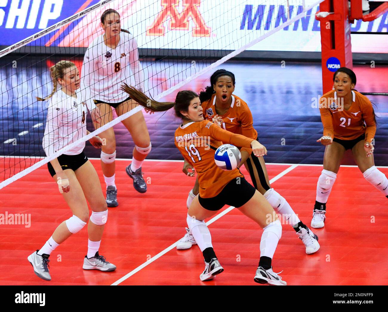 Texas' Paulina Prieto Cerame (19) and Chiaka Ogbogu (11) watch the ball ...