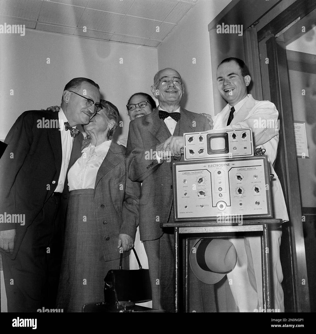 Pincus Shapiro, second from right, smiles as he and Dr. Seymour Furman ...