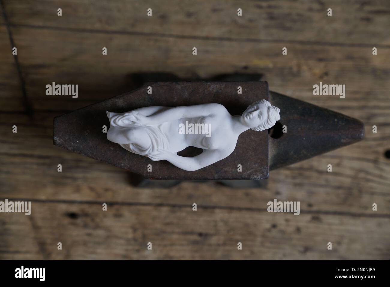 Broken statue of woman representing concept of violence Stock Photo - Alamy