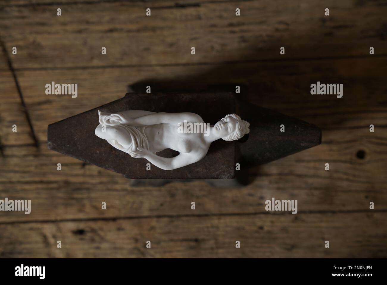 Broken statue of woman representing concept of violence Stock Photo - Alamy