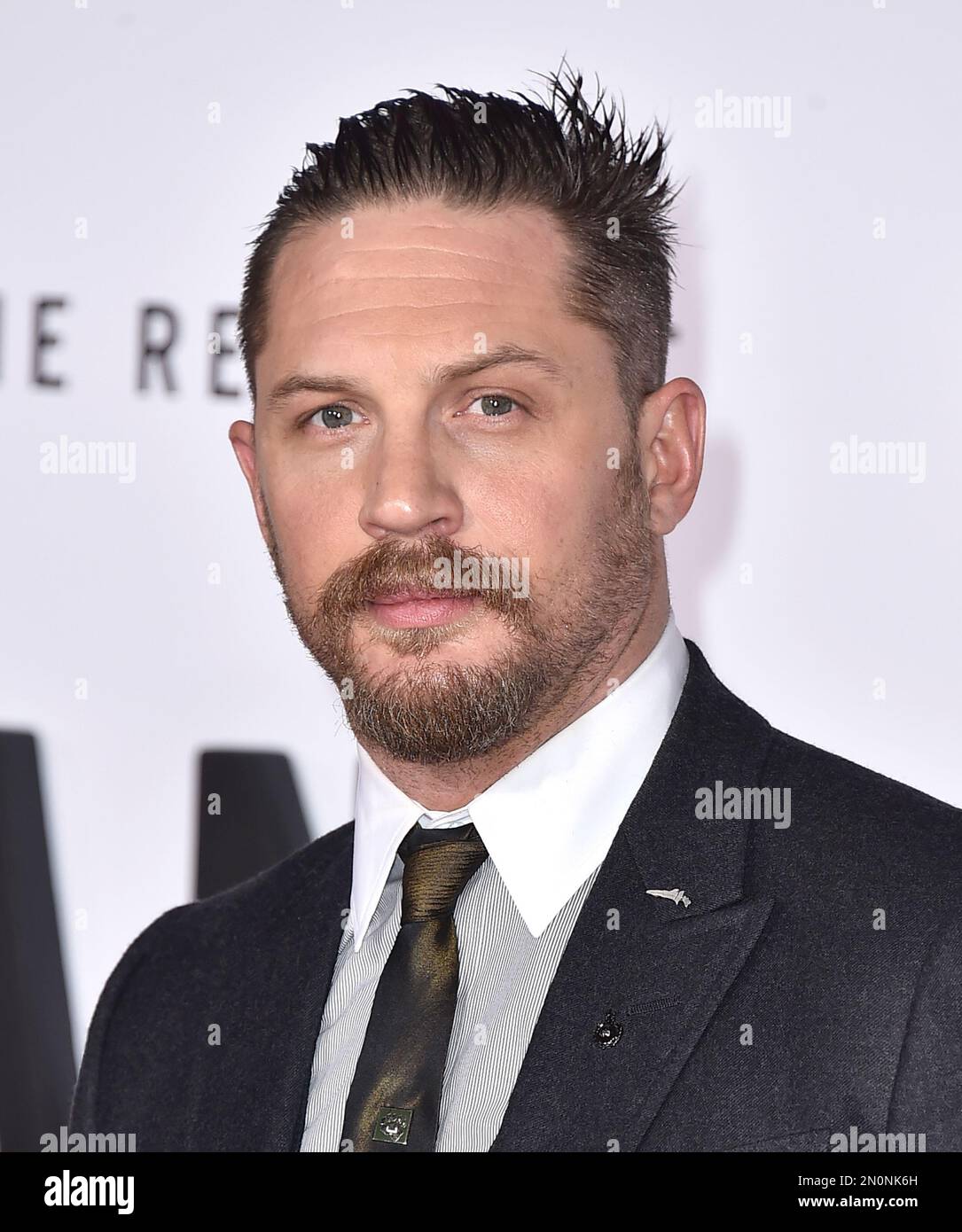 Tom Hardy arrives at the world premiere of "The Revenant" the TCL ...