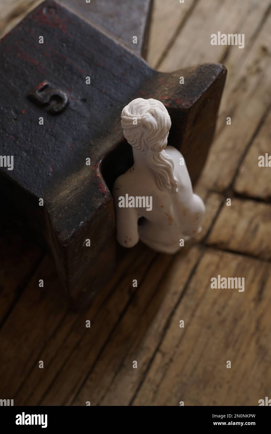 Broken statue of woman representing concept of violence Stock Photo - Alamy